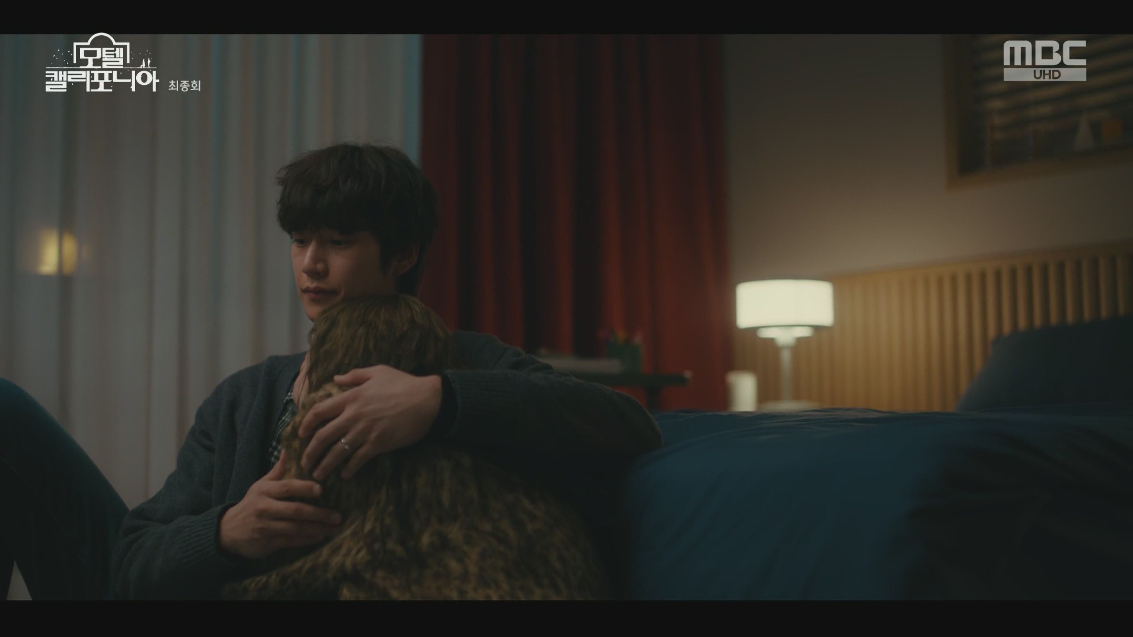 모 텔 캘리포니아.E01-E12 END